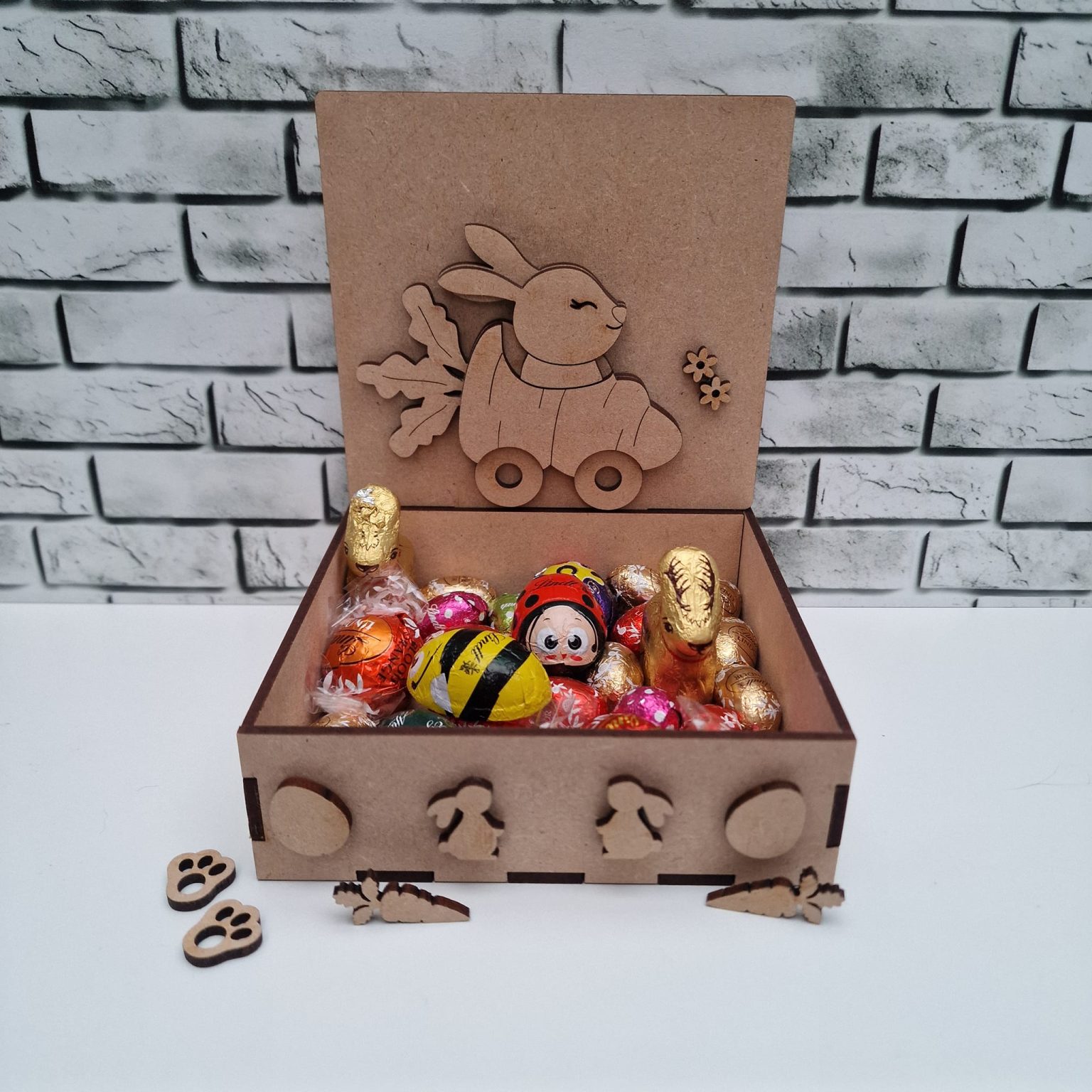 Box and lid embellishment pack - Carrot Car - Manchester Craft Blanks